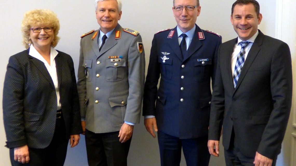 Wechsel an der Spitze des Landeskommandos Hessen | Wiesbaden lebt