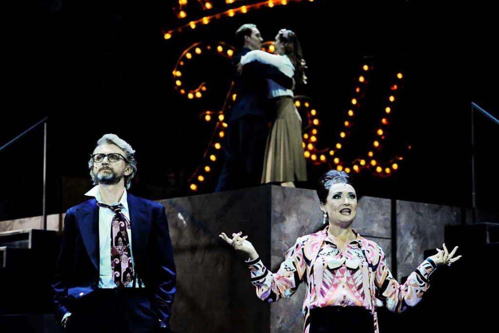 Musical Follies: Eine Zeitreise in die Welt der Tragikomödie ...